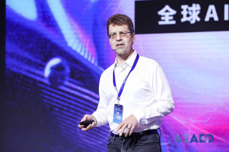 教学不仅一种方式，松鼠AI靠人工智能技术实现学习升级 - 脉脉